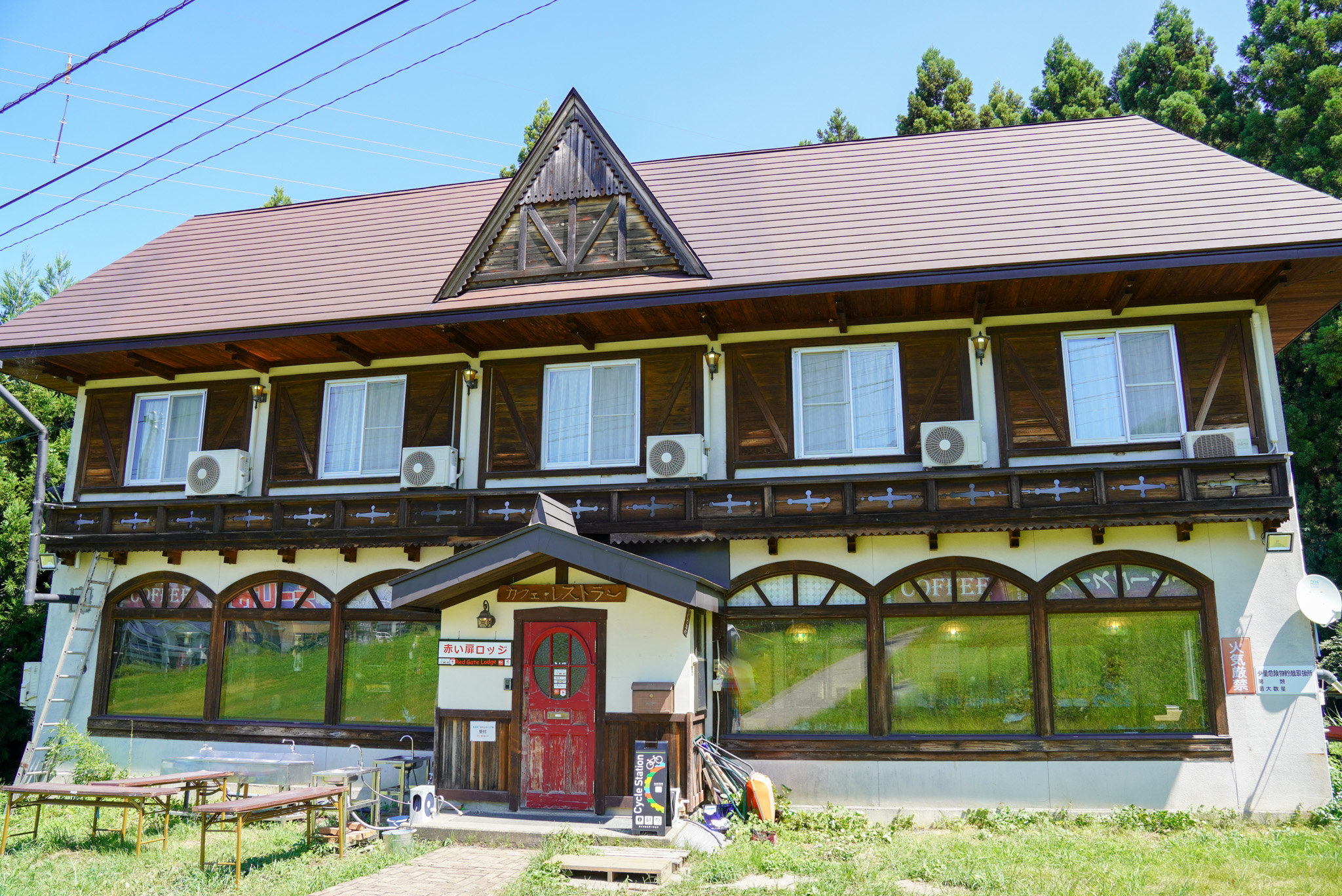 【赤い扉 ロッジ／Red Gate Lodge】宿周辺で本格派BBQ可 冬はゲレンデ直結 レストラン併設しています – めぐる木島平【公式 ...