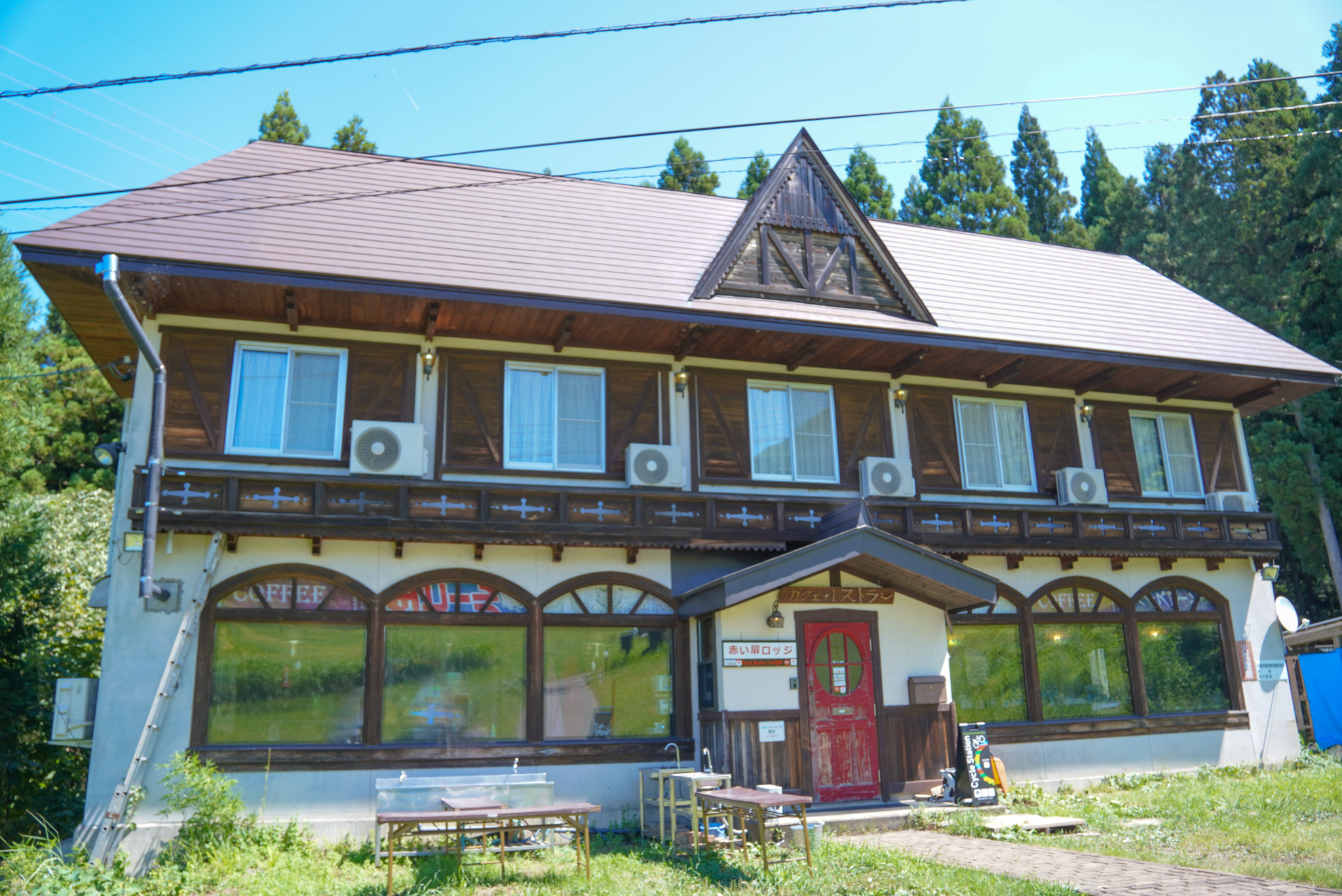 【赤い扉 ロッジ／Red Gate Lodge】宿周辺で本格派BBQ可 冬はゲレンデ直結 レストラン併設しています – めぐる木島平【公式 ...